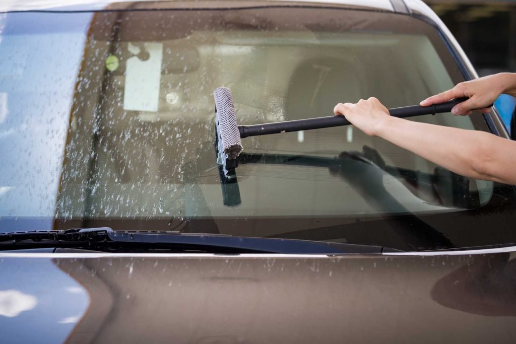 How To Remove Bugs From Windshield Effectively - CarGlassFix